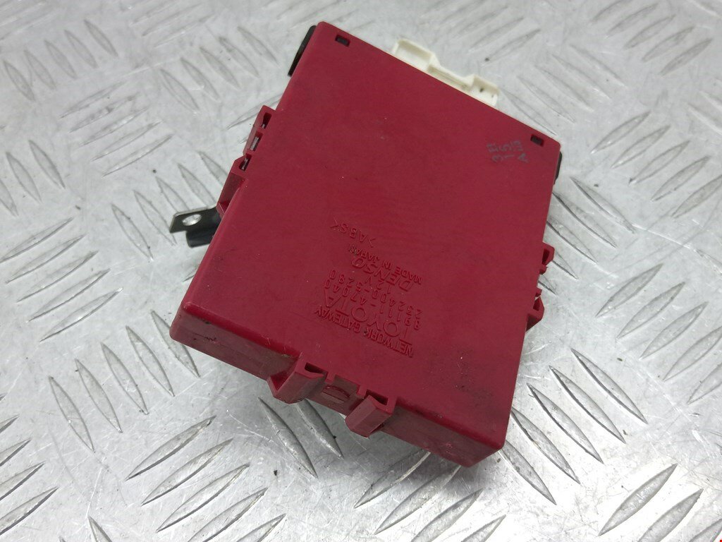 Блок комфорта Toyota Prius 2 (XW20) 8911147040 арт. 1734073