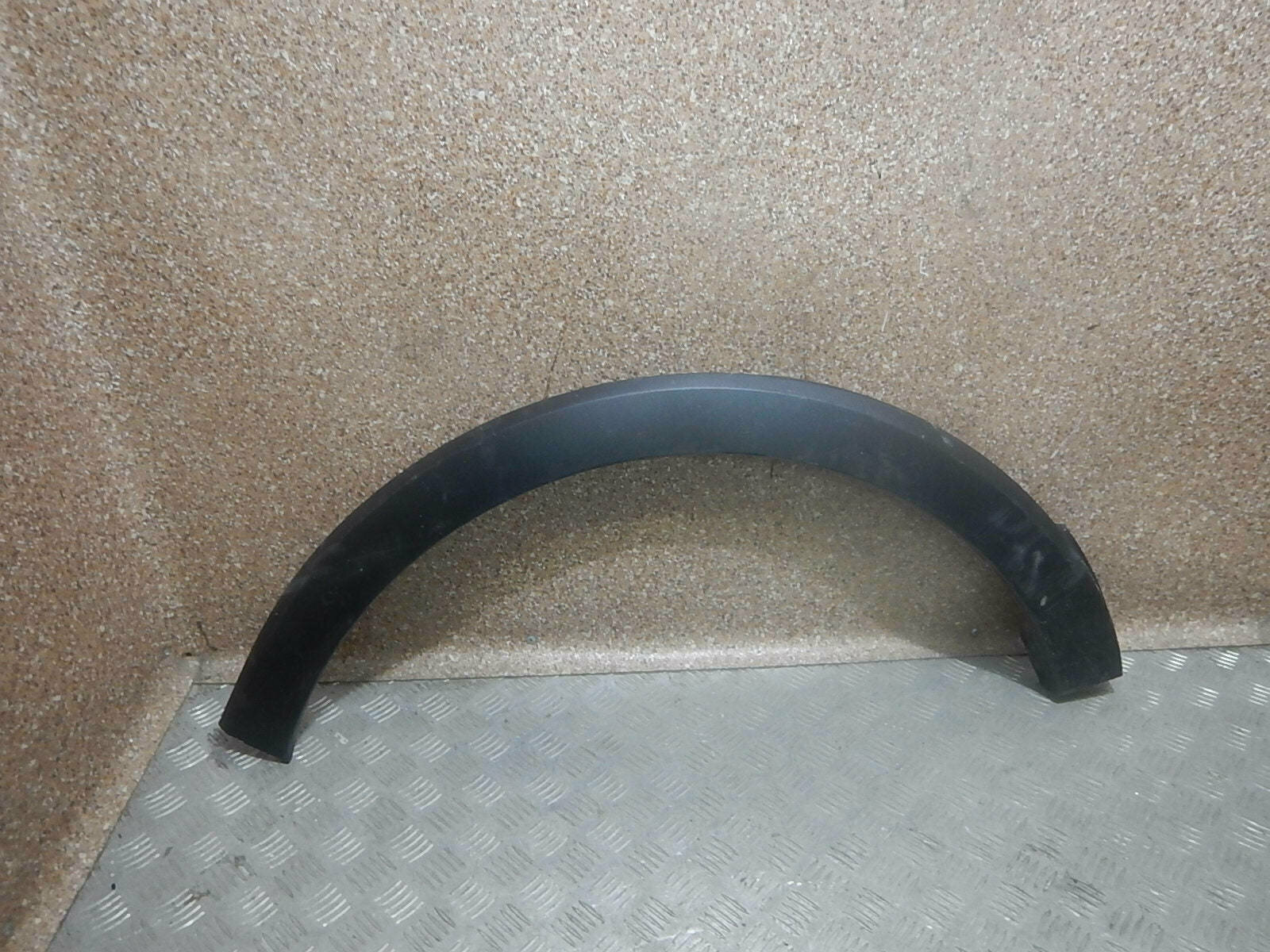 Б/У Накладка крыла заднего правого, Renault (Рено)-KAPTUR (16-) RENAULT KAPTUR (16-) Царапины,повреждено 2 крепления. 28...