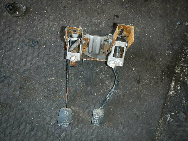 Б/У Блок педалей, KIA (Киа)-SPECTRA (01-) KIA SPECTRA (01-) с разбора педали сцепления и тормоза, целый 118186 Hyundai-KI...