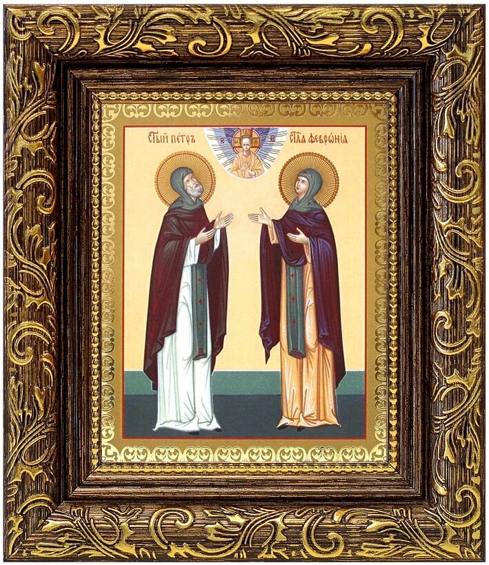 Благоверные князья Петр и Феврония Муромские (лик № 015), икона в широкой темной пластиковой рамке 14,5*16,5 см