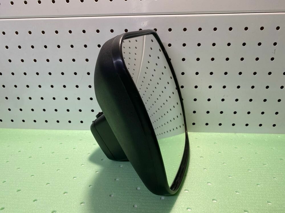 Зеркало малое ручн. регулир. без подогрева 200X200 Мерседес Actros Axor Atego