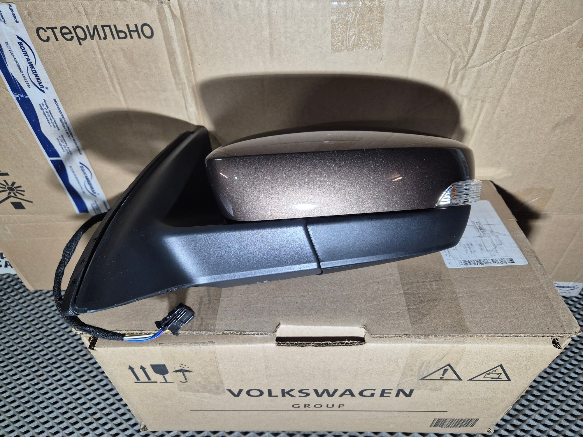 Зеркало левое наружнее Skoda Rapid, Volkswagen Polo 6 коричневое , электро , оригинал