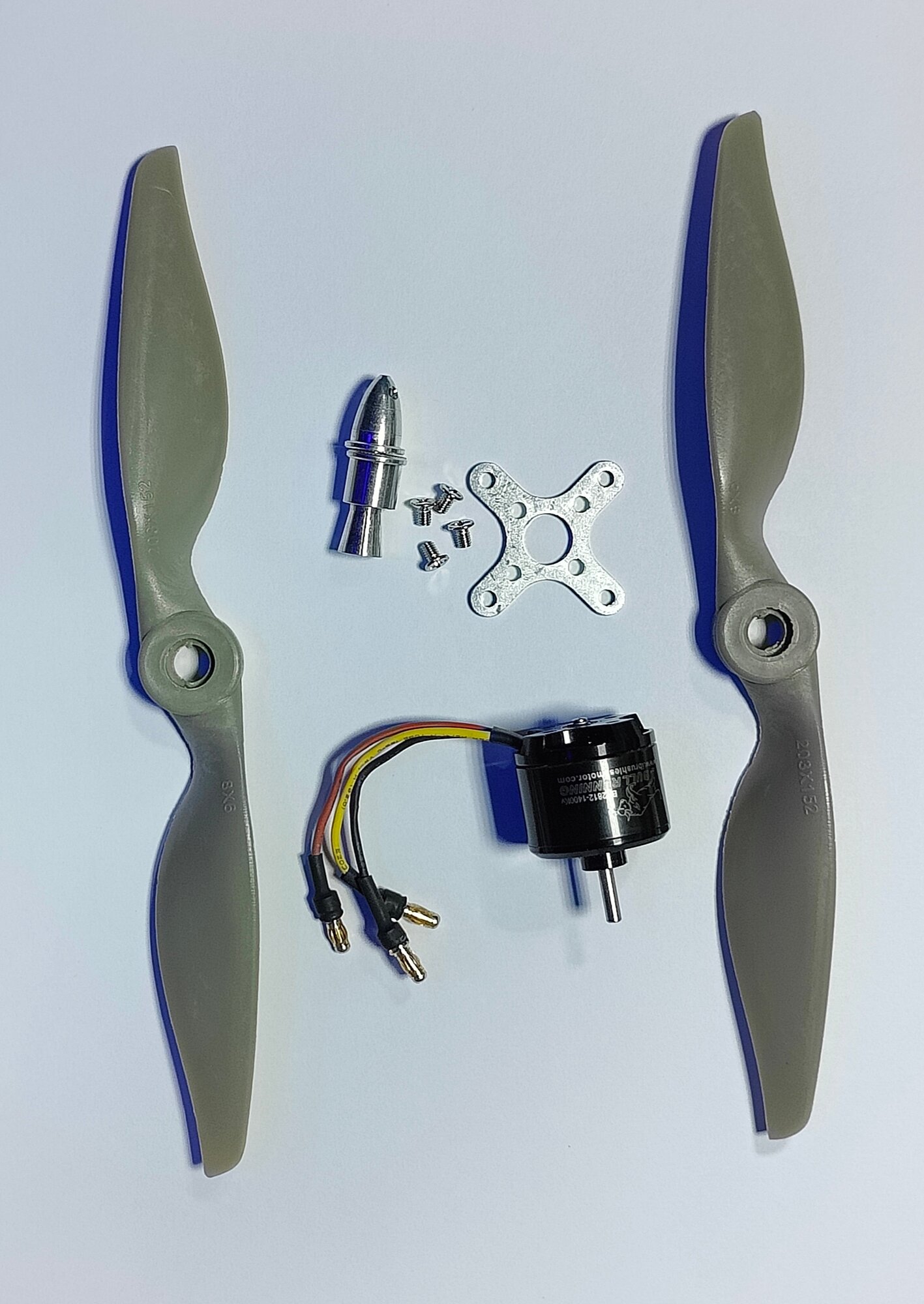 Комплект для радиоуправляемых моделей мотор Bull Running BR2812-1400KV и 2 пропеллера