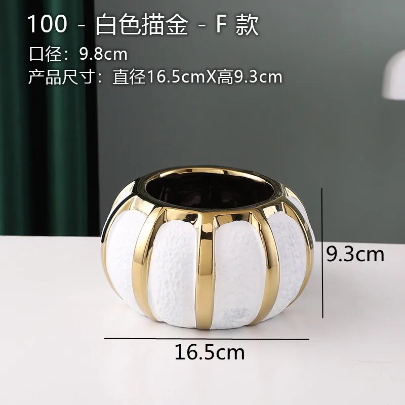 Керамическая ваза из белого золота