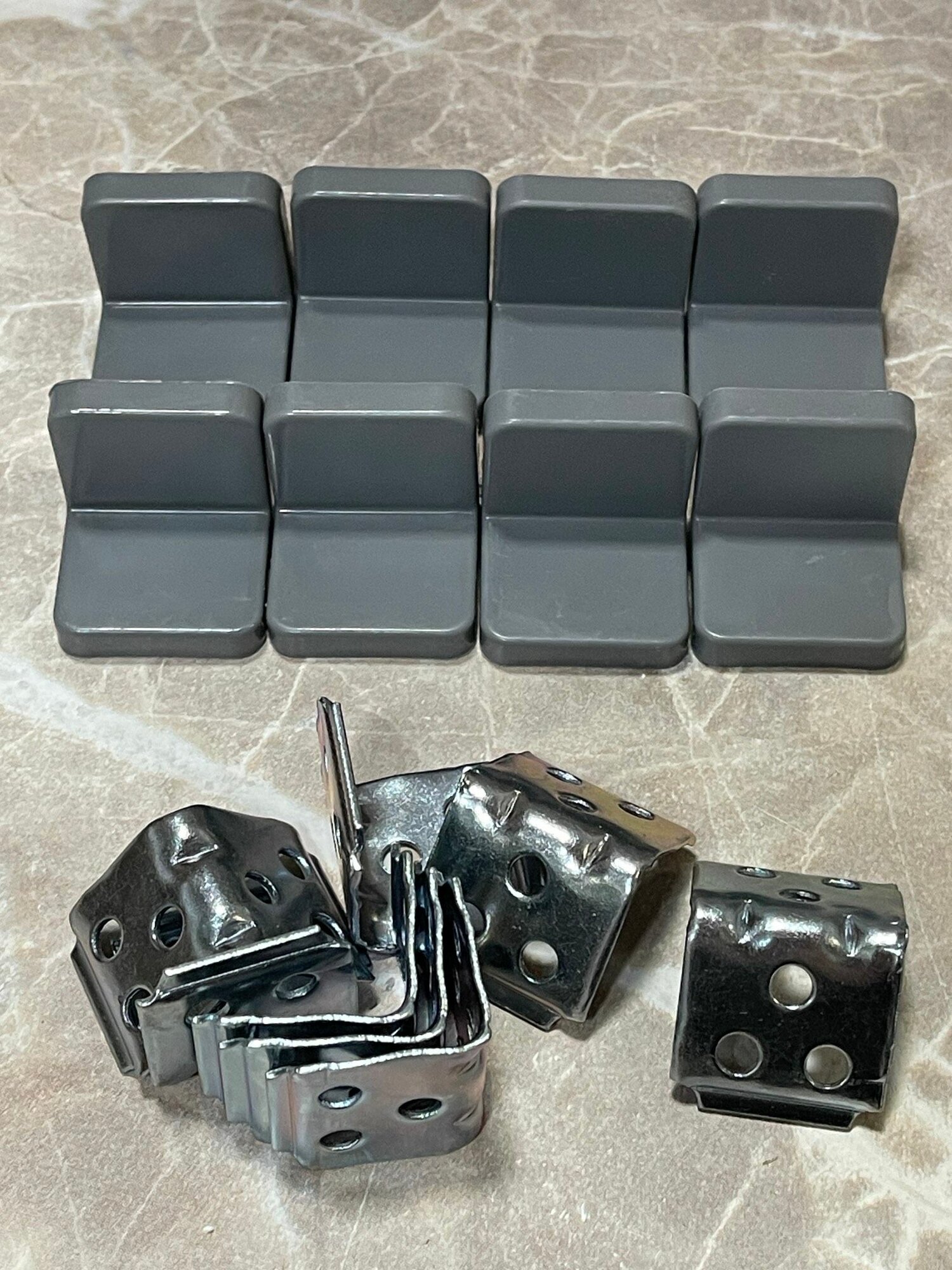 Уголок металлический с пластиковой крышкой, серый (8 шт)