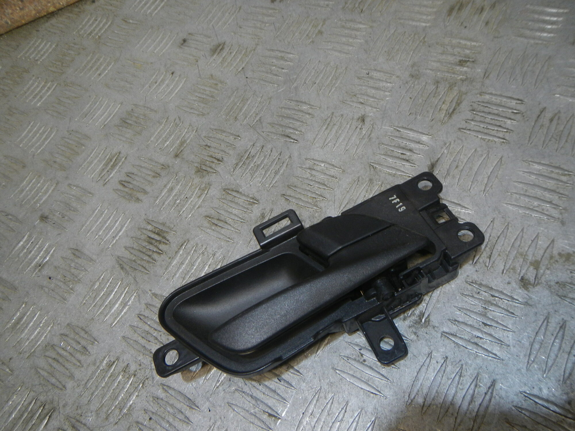 Б/У Ручка двери внутренняя правая, Hyundai (Хендэ)-CRETA (16-21) HYUNDAI CRETA (16-21) Без видимых повреждений. 513583 H...