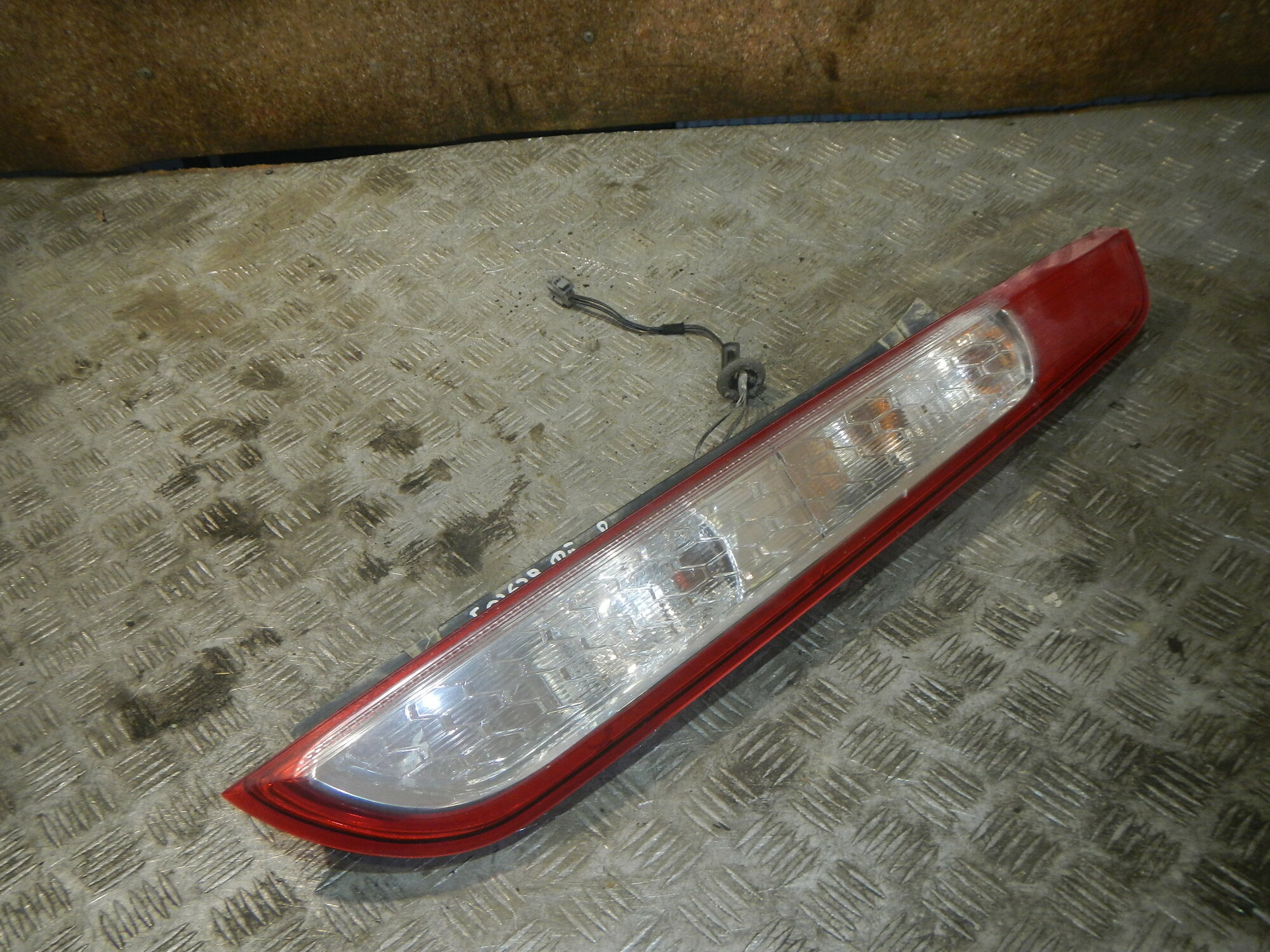 Б/У Фонарь задний правый, Ford (Форд)-FOCUS 2 (08-11) FORD FOCUS 2 (08-11) хетч Мелкие царапины. 503628 FORD арт. 1520757