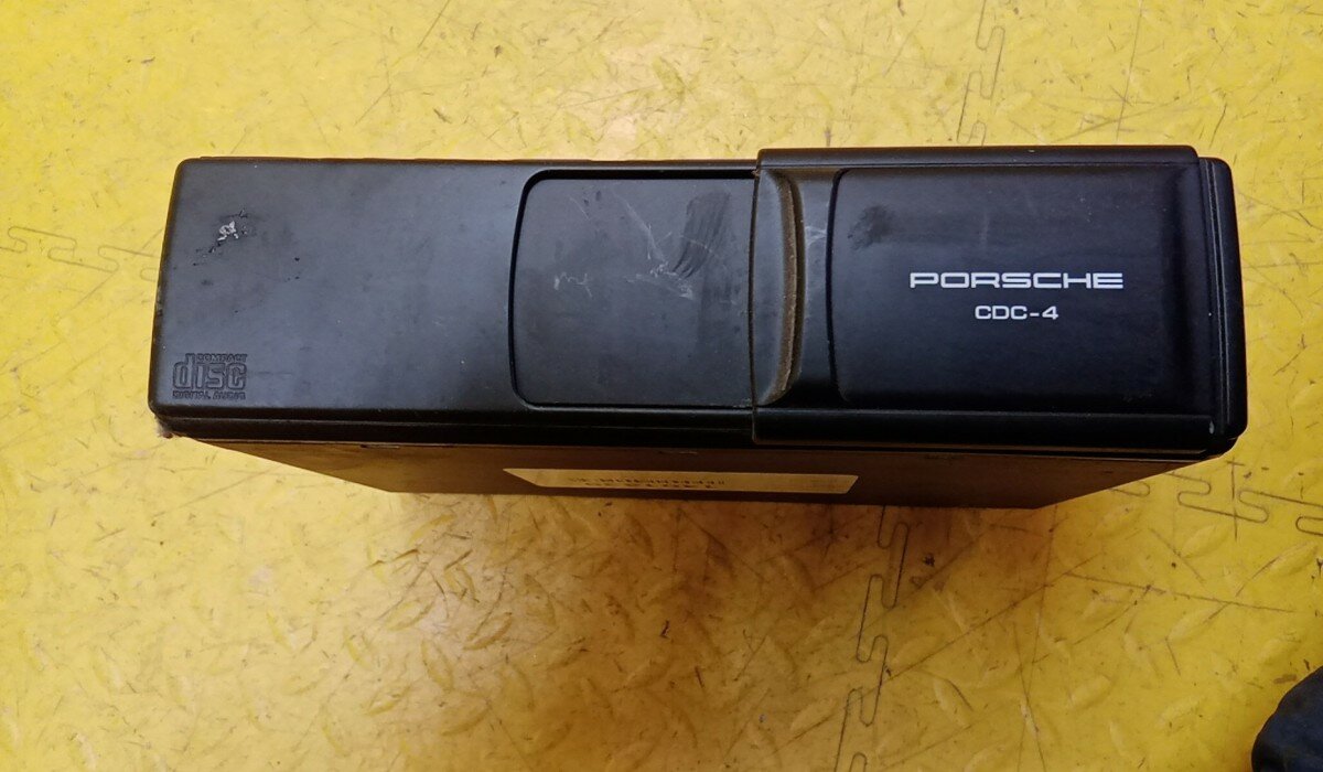 Чейнджер компакт дисков Cayenne Porsche 7L5035111A