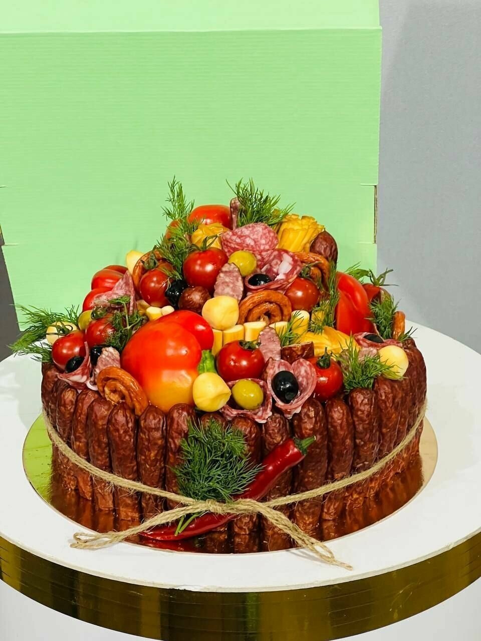 Снеки , Торт из колбасы и сыра , Подарок мужчине