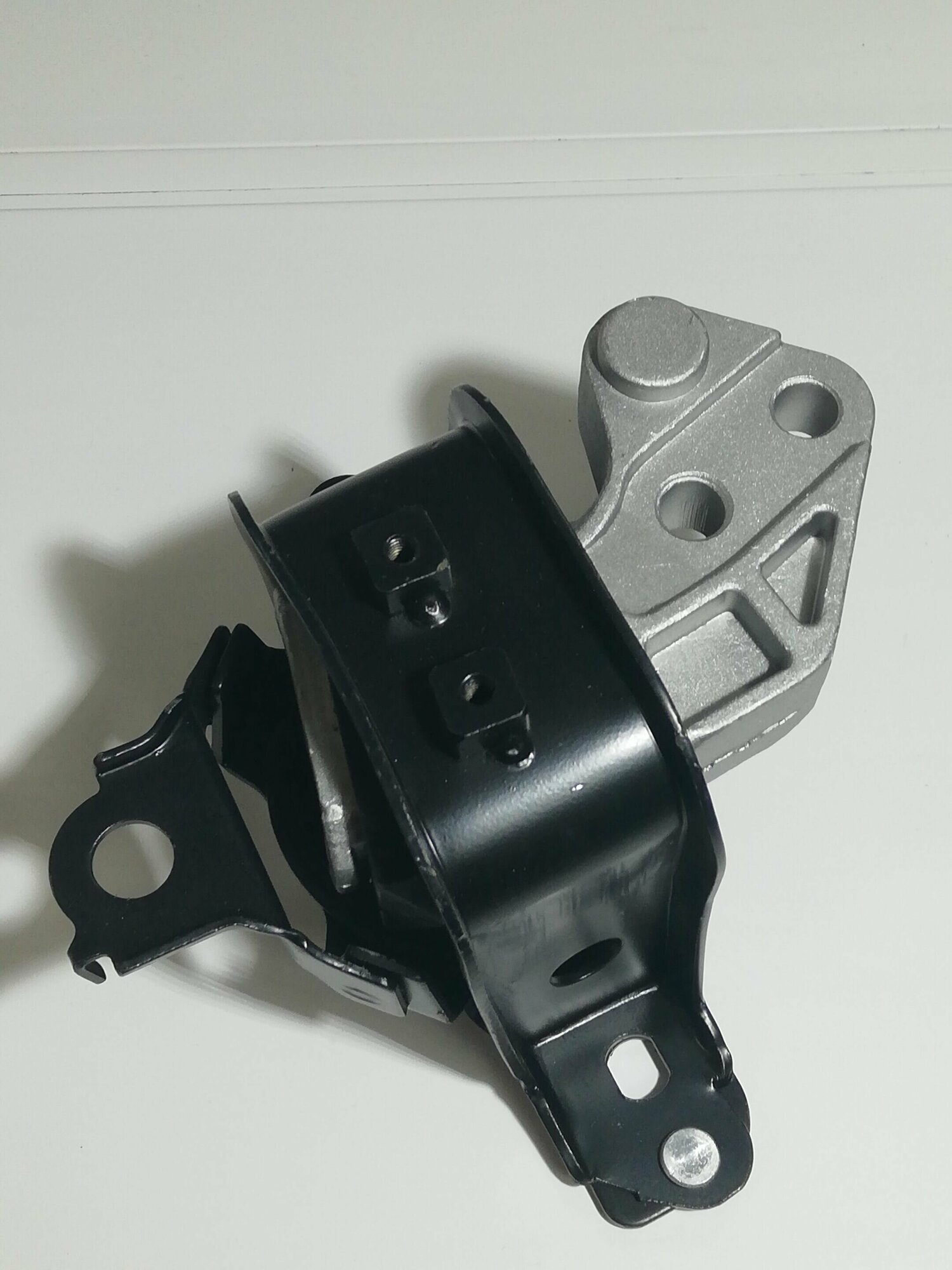 Опора двигателя правая Faw V5 [1.5 16V 5MT седан]