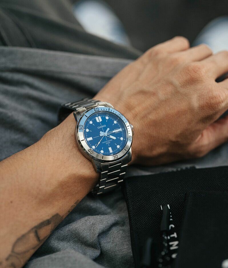 Наручные часы CASIO Collection Men, серебряный, синий — фото 1
