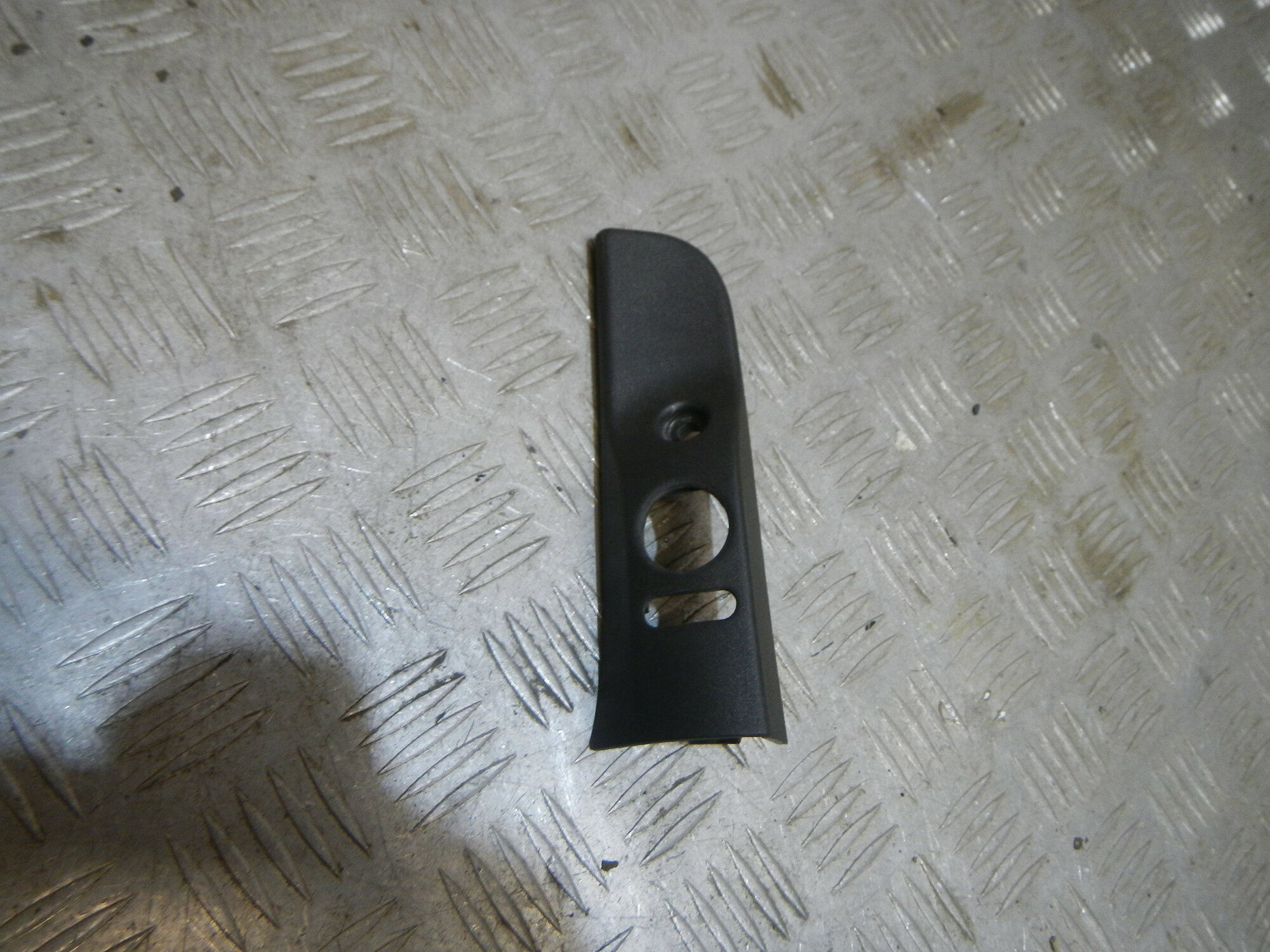 Б/У Уголок двери передней левой (внутренний), Fiat (Фиат)-DOBLO (05-15) FIAT DOBLO (05-15) Потертости. 510184 Fiat/Alfa/...