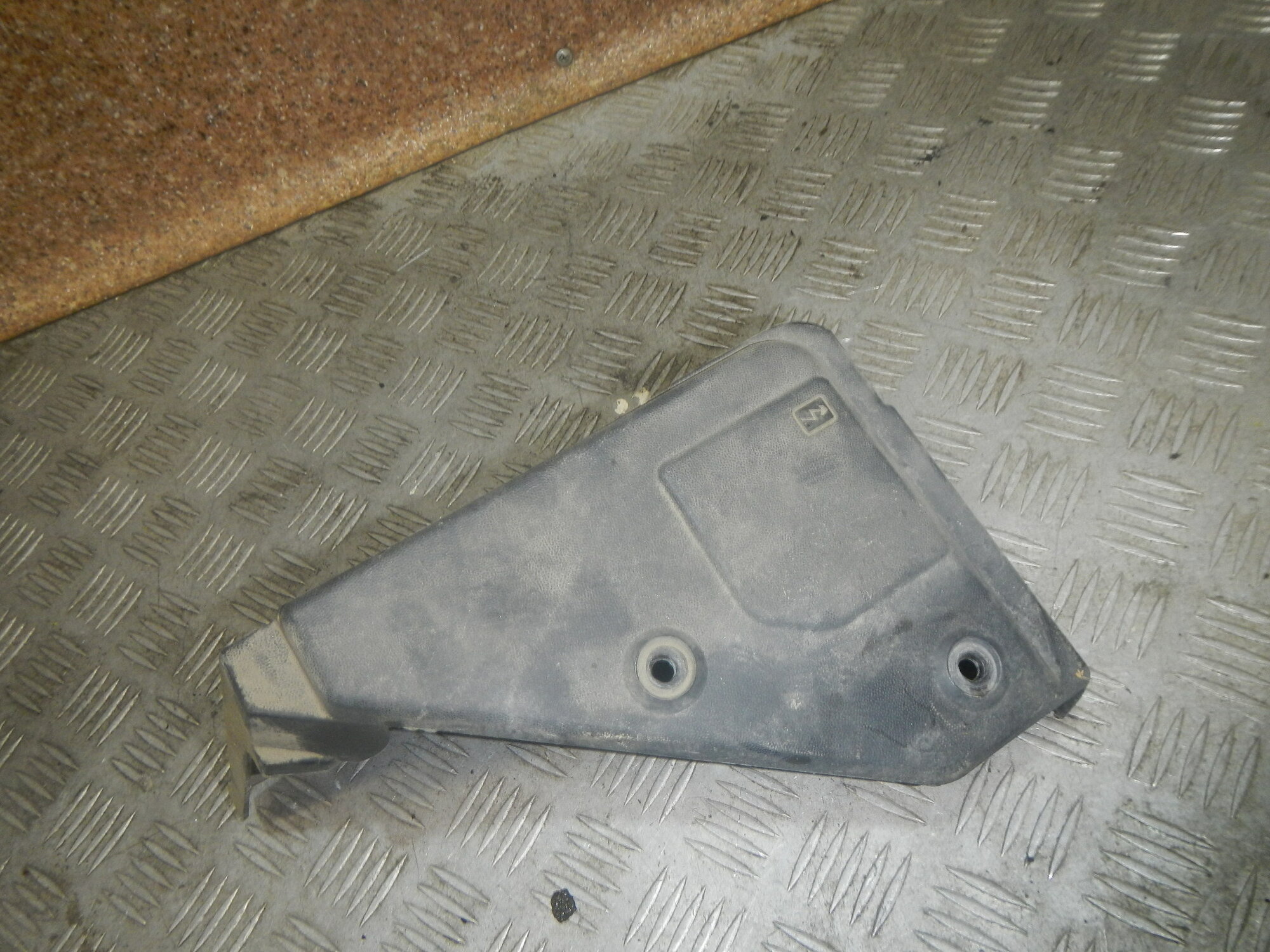 Б/У Крышка блока предохранителей, Renault (Рено)-MEGANE II (02-09) RENAULT MEGANE II (02-09) Царапины. 566341 RENAULT ар...