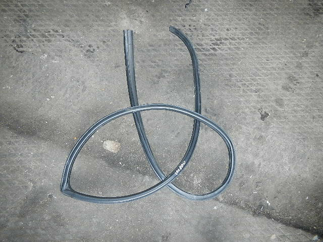 Б/У Уплотнитель проема двери задней левой, Mazda (Мазда)-6 (GG) (02-07) MAZDA 6 (GG) (02-07) с разбора,задней левой целый...