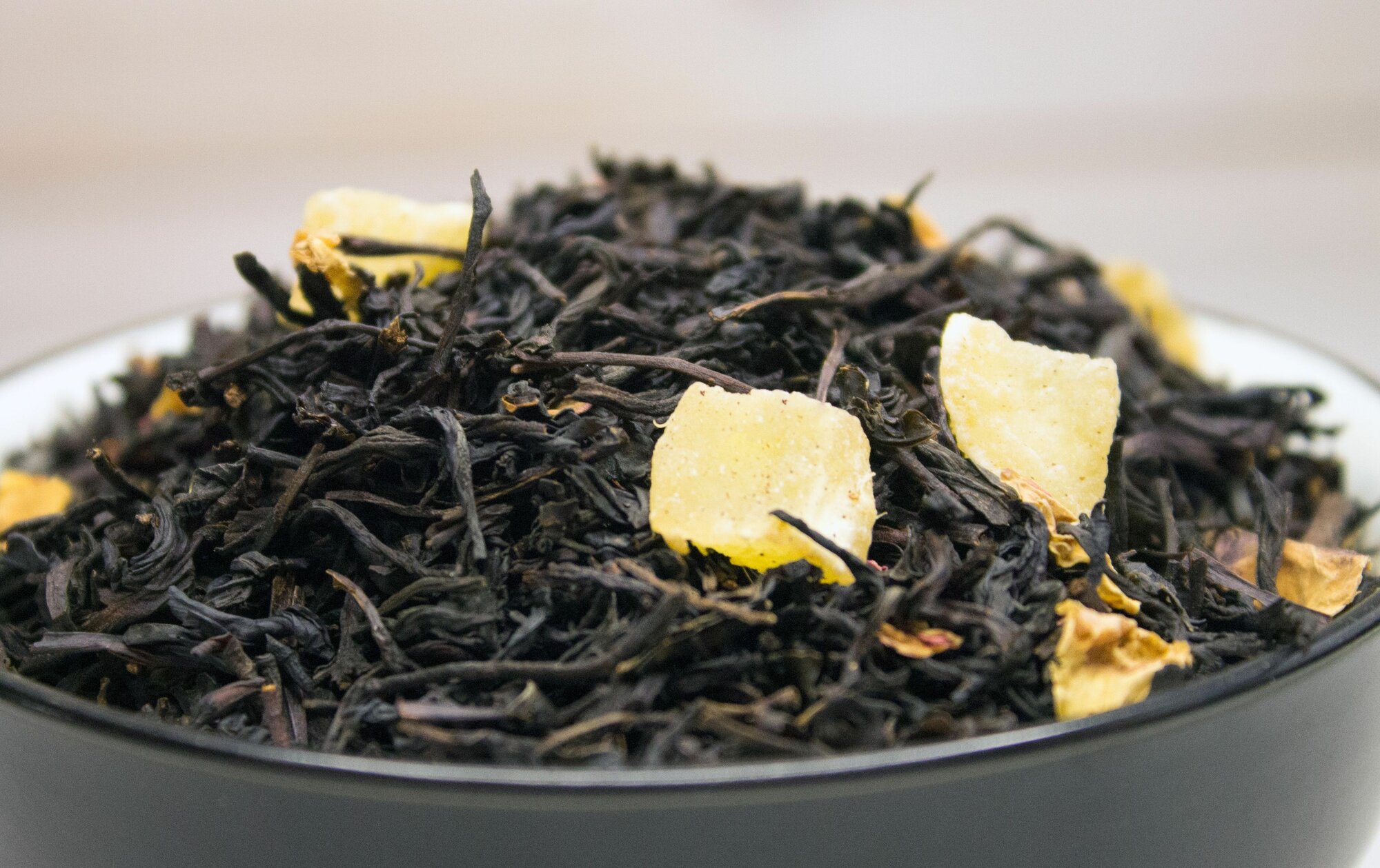 Черный арома чай Айва с персиком, 25 грамм