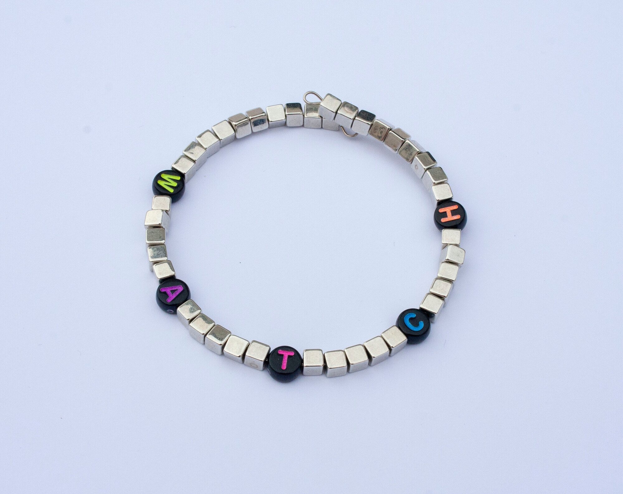 Незамкнутый браслет