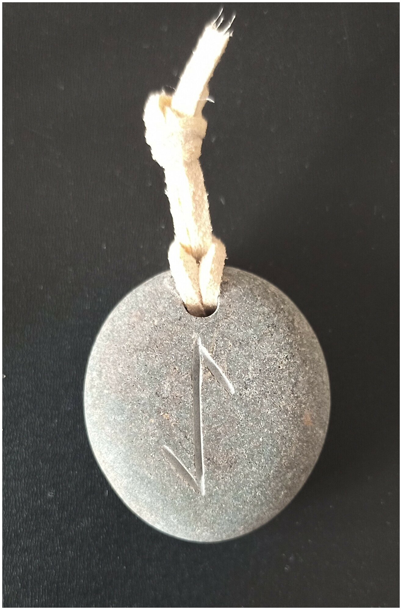 Эйваз / Защита / Оборона / Футарк / Скандинавские руны на камне