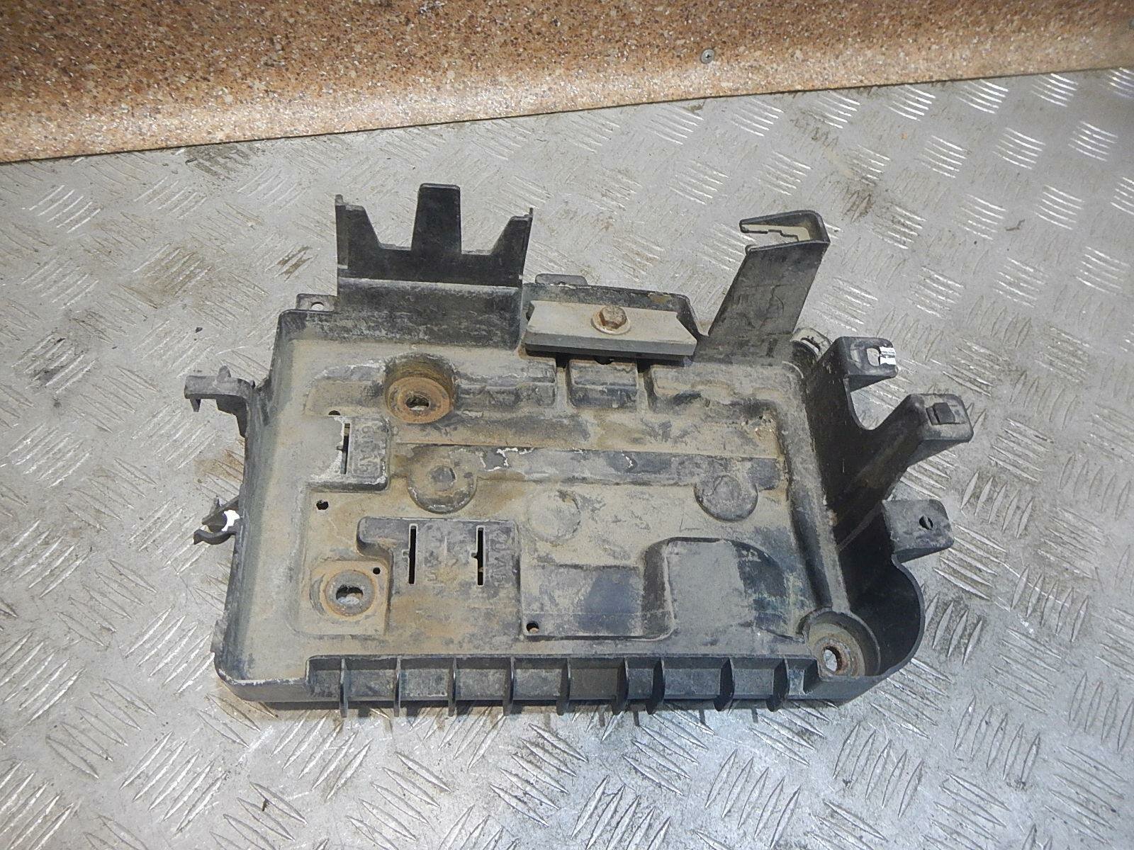 Б/У Крепление АКБ (корпус/подставка), Opel (Опель)-CORSA D (06-) OPEL CORSA D (06-) Трещина на креплении,сломан кронштей...