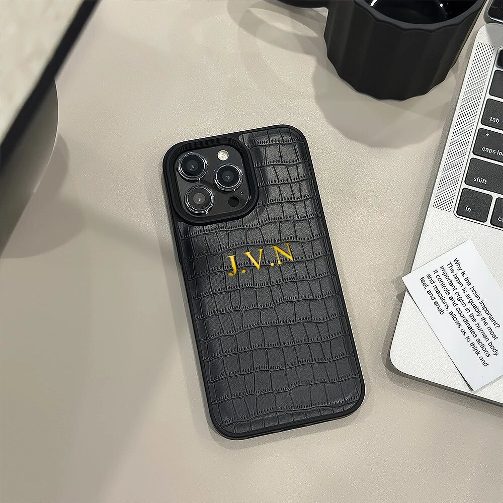 Роскошный чехол из крокодиловой кожи с персонализированным именем для iPhone 16, 15, 14, 13, 12, 11 Pro Max с индивидуальными инициалами и буквами Cove 15 Pro Max для айфона 15 Про, black 1