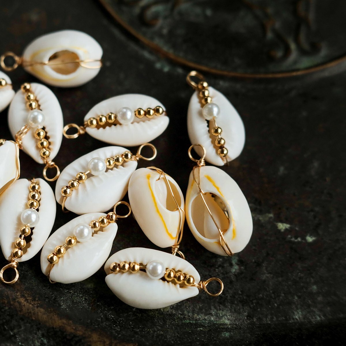 Кулон Подвеска из ракушки 6 шт. для рукоделия / декора / бижутерии, цвет белый/золото, 27x14x10.5 мм