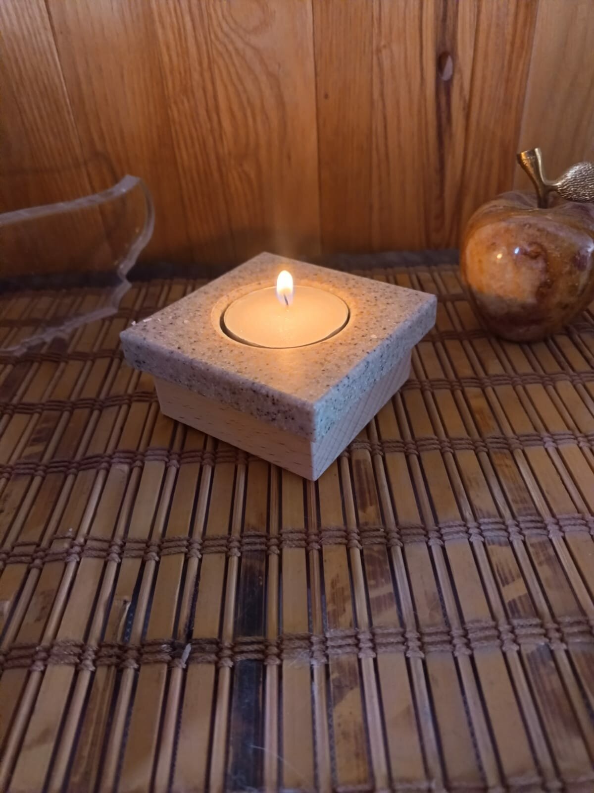 Подсвечник "Комдрег", дерево и искусственный камень, золотистый, со свечой, 3,2x7