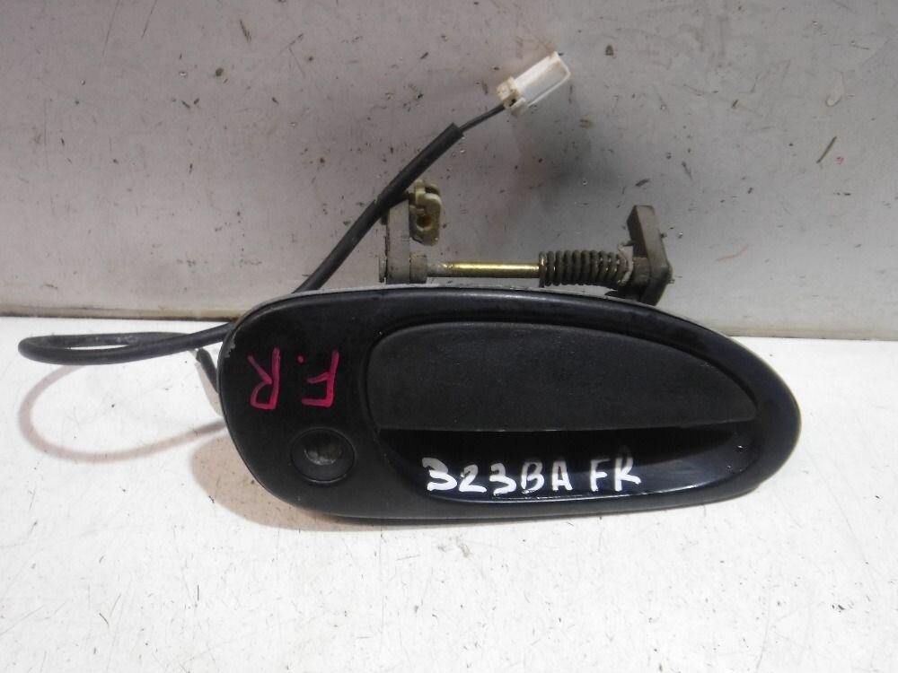Ручка двери передней наружная правая Mazda 323 BA