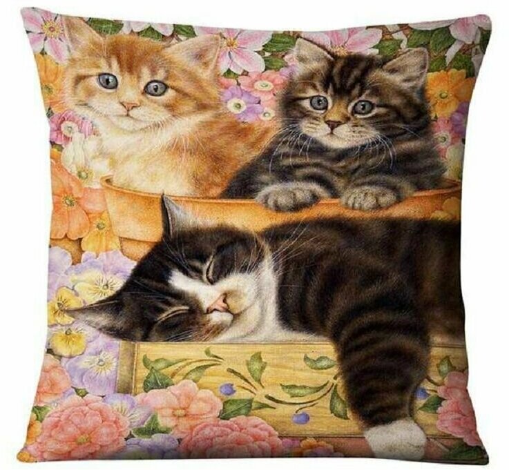 Подушка декоративная Котята в саду 40х40 велюр