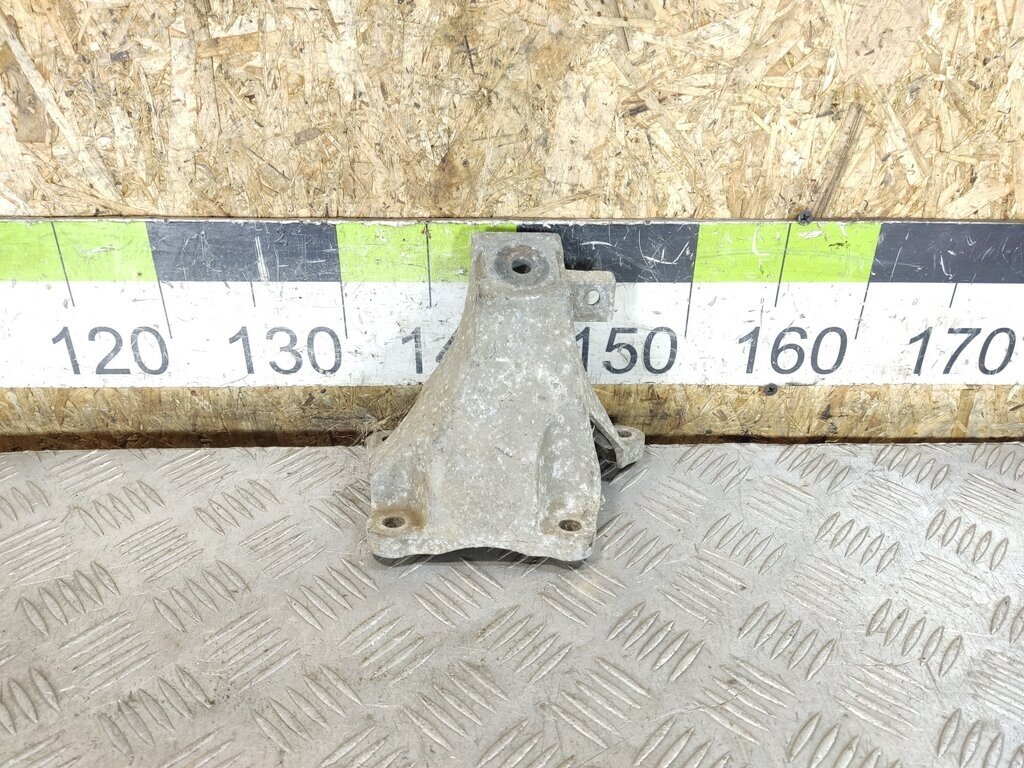 Кронштейн двигателя AUDI A6 C6 4F0199308N