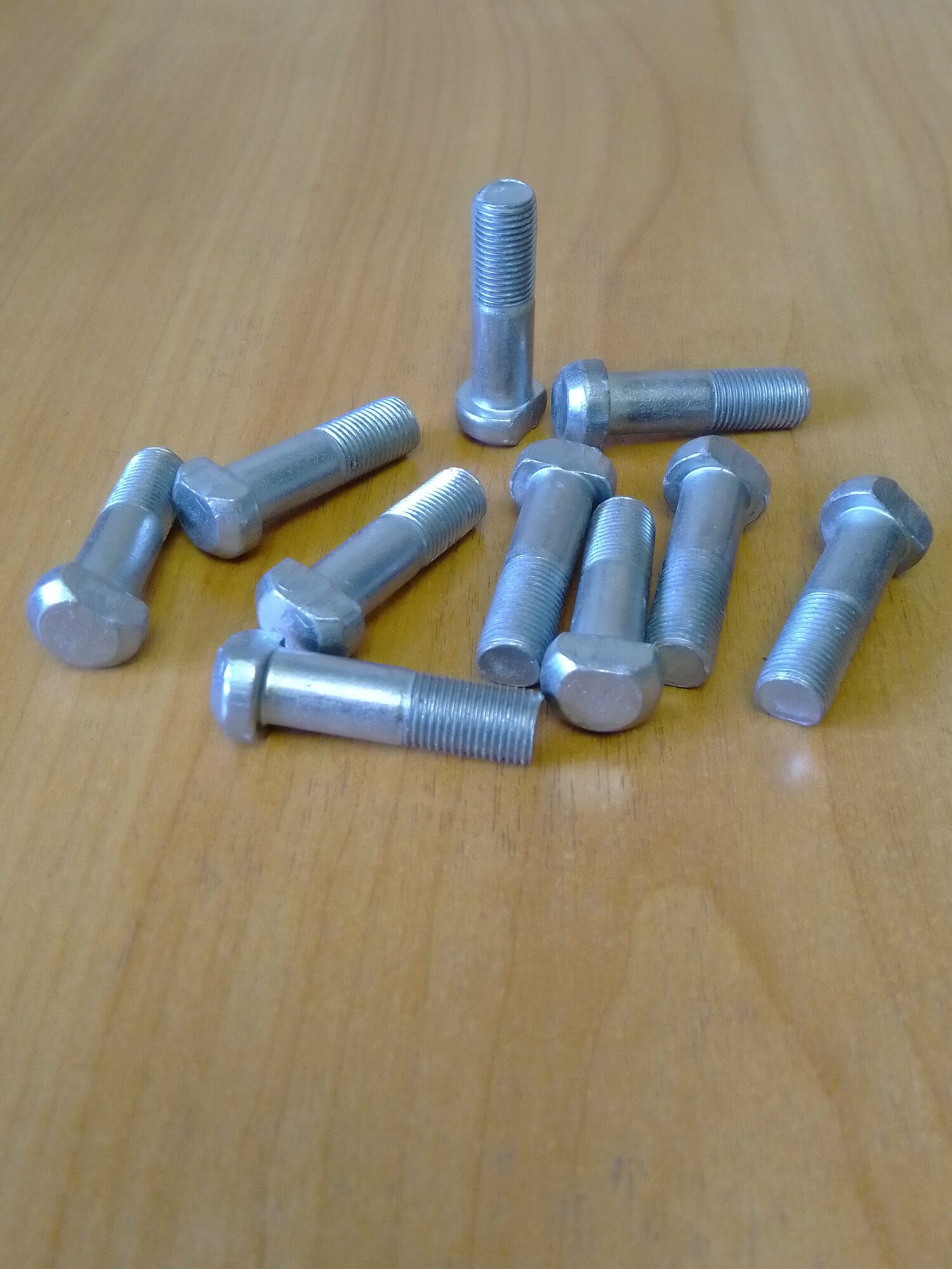 290773-п29 . Болт М10х1х35 с круглой головкой для автомобилей (заднего моста Волга, УАЗ и др.). Комплект 10 штук. Красная Этна