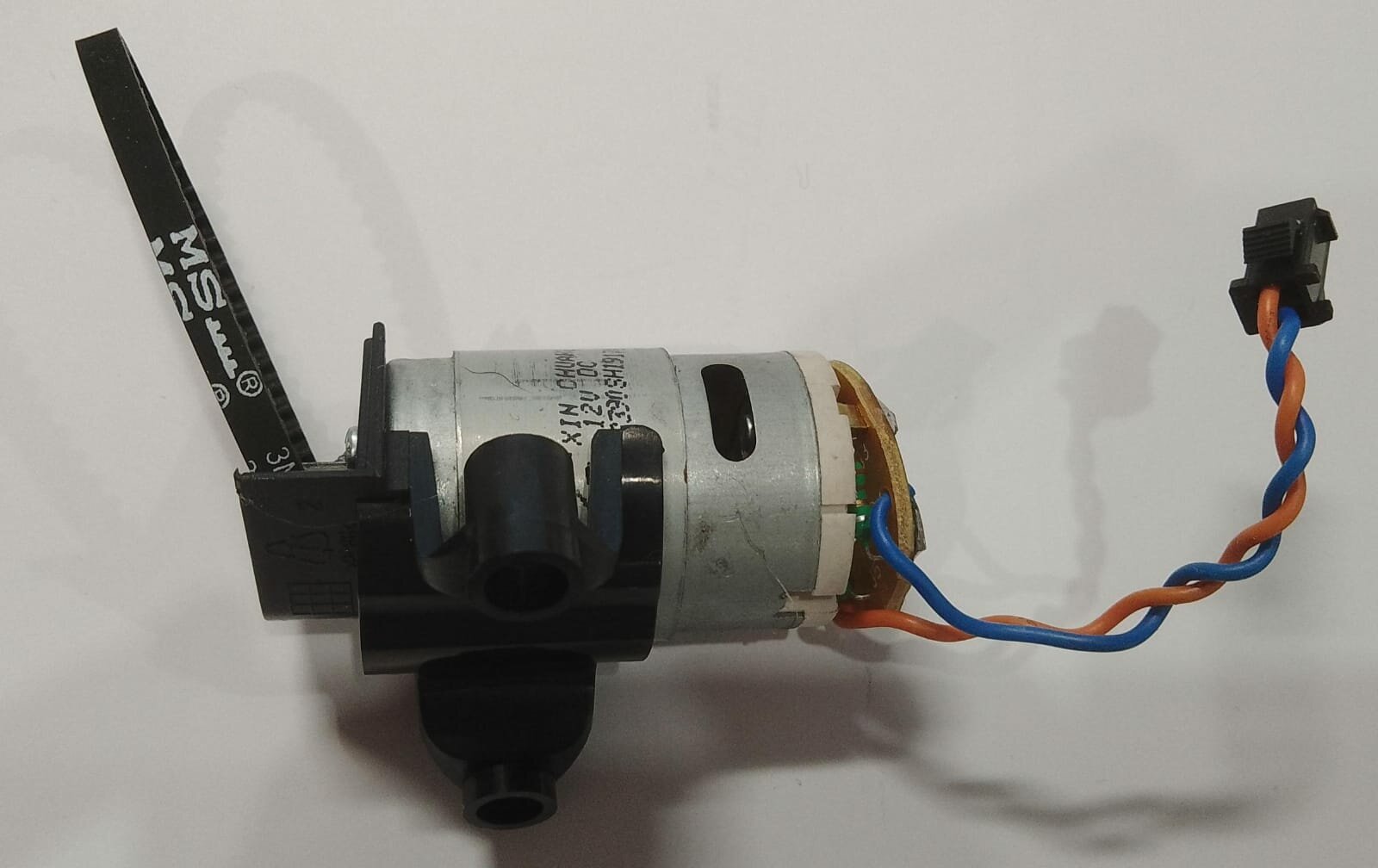 Мотор (двигатель) для центральной щетки (XIN CHUANG 12V DC YR390 SH19170) + приводной ремень робота пылесоса Ecovacs (CH0716B)