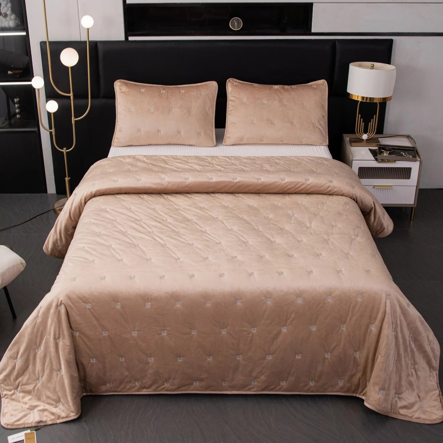 Велюровое покрывало Grande 240*260 см (Евро Макси) от VIVA - HOME TEXTILE золотисто-бежевое
