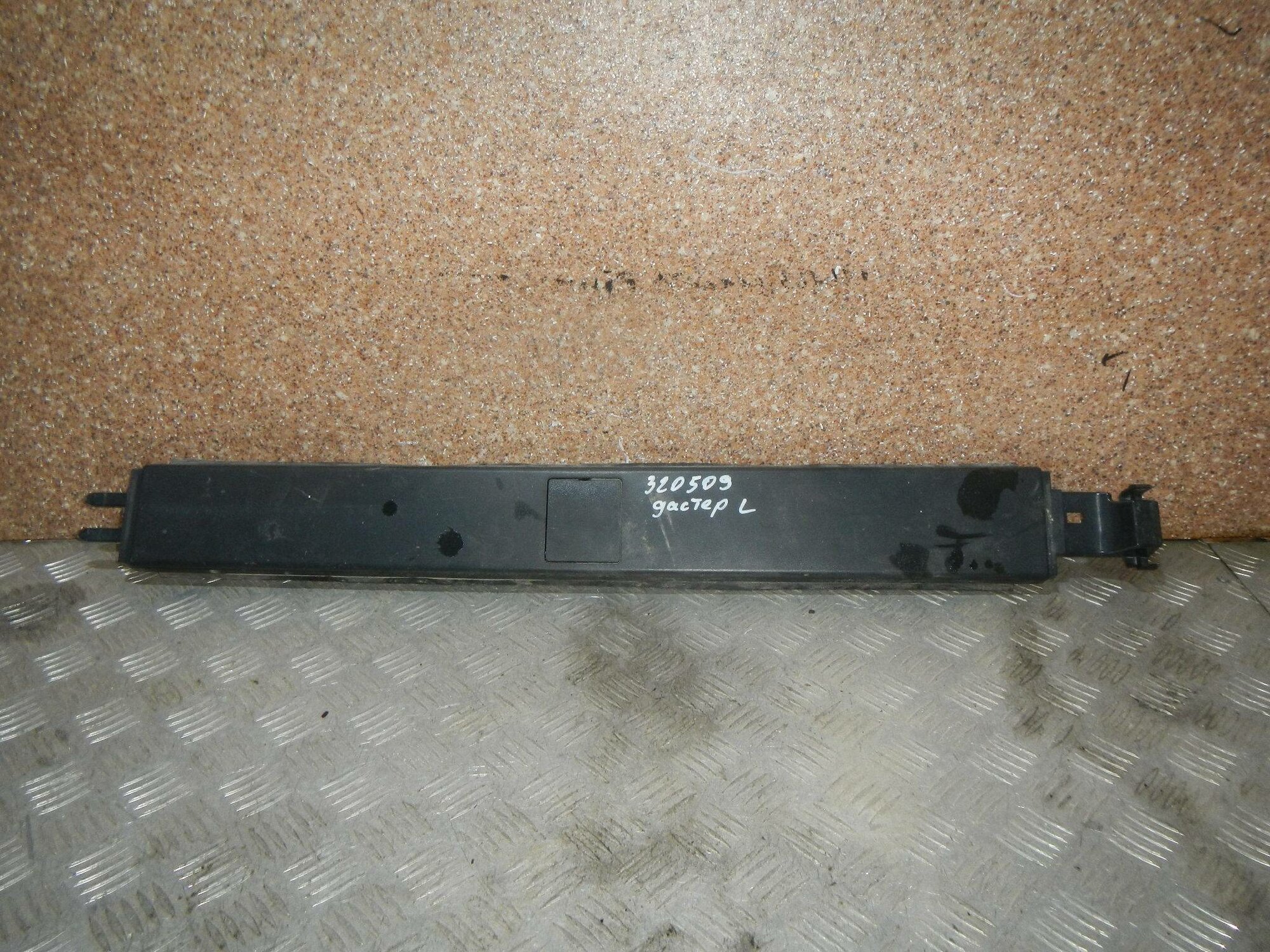 Б/У Накладка (кузов наружный), Renault (Рено)-DUSTER (12-) RENAULT DUSTER (12-20) Крепления рейлинга левая центральная Ца...