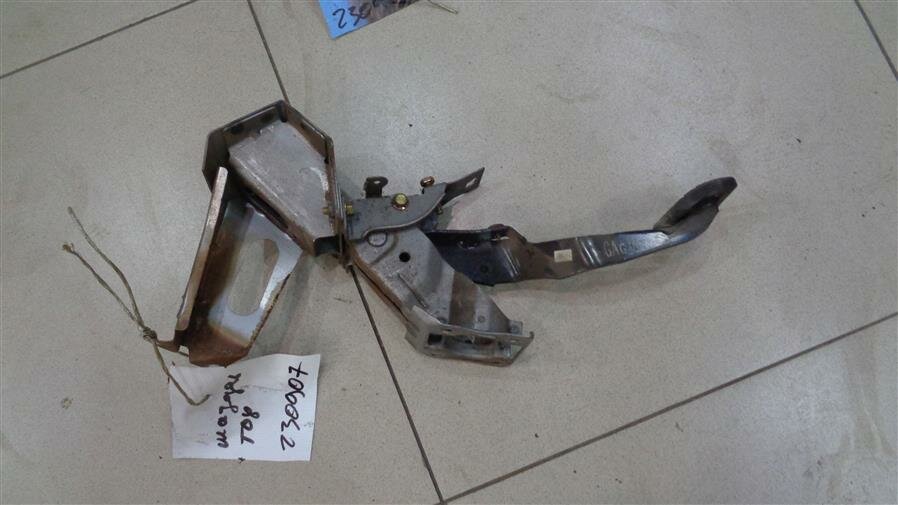 Педаль тормоза от Mazda 6 GG, GY 2002-2007