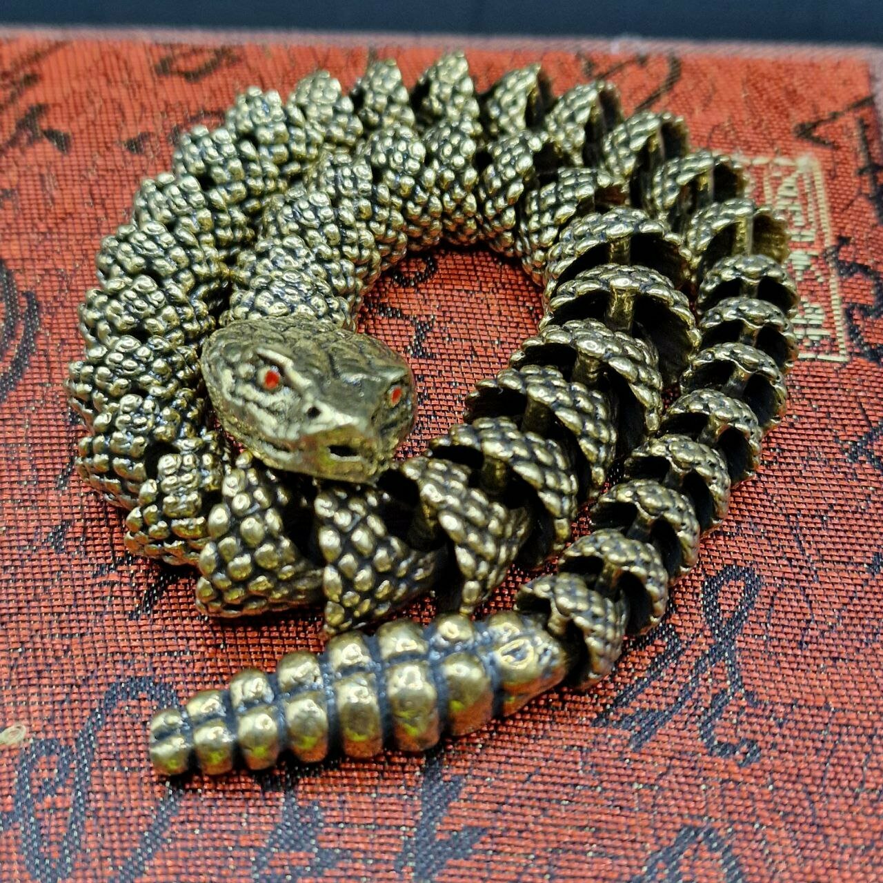 Змея "3D-Металл", игрушка антистресс. Материал латунь. Длина 39 см. В подарочной коробке.