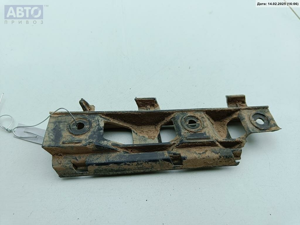 Кронштейн крепления крыла переднего левого Volkswagen Passat B6