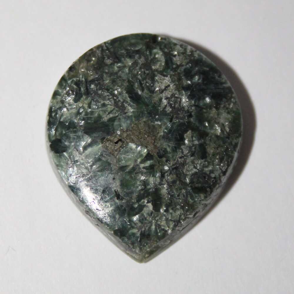 Клинохлор Серафинит кабошон, 24х20х4 мм, Сибирь, "True Stones"