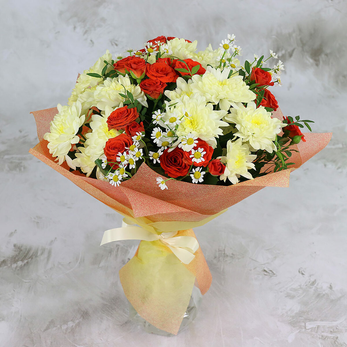 Букет Букет Маркет, ассорти из розы, хризантем и ромашек в упаковке