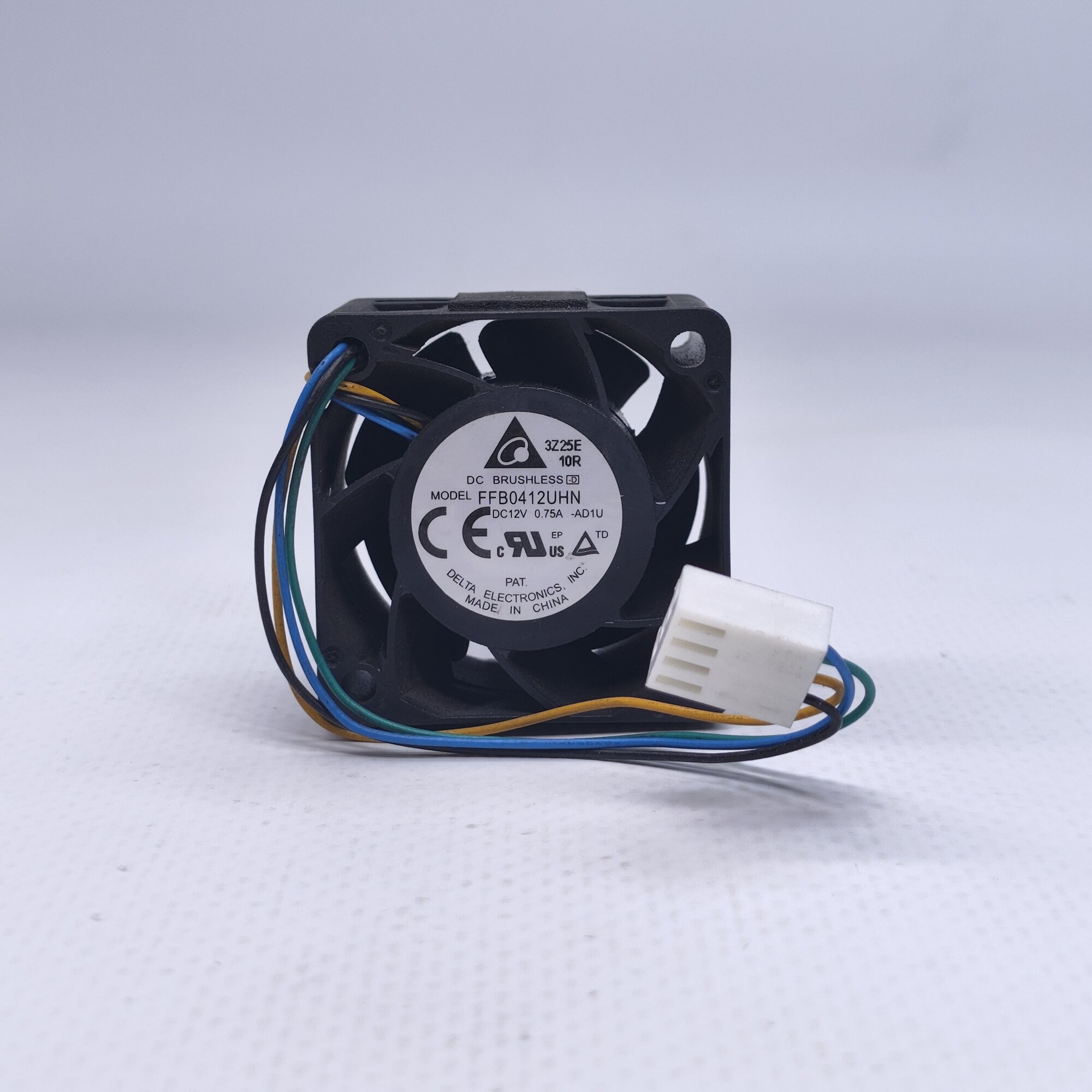 Delta Electronics FFB0412UHN / Вентилятор серверный 3Z25E10R