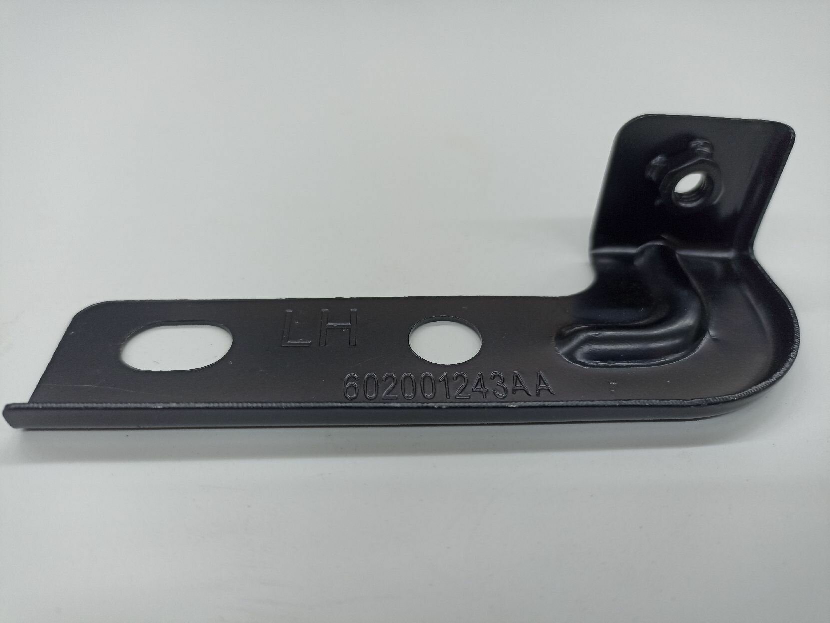 Крепление накладки CHERY Exeed TXL [1.6 16V 7 AMT внедорожник Turbo] 602001243AA