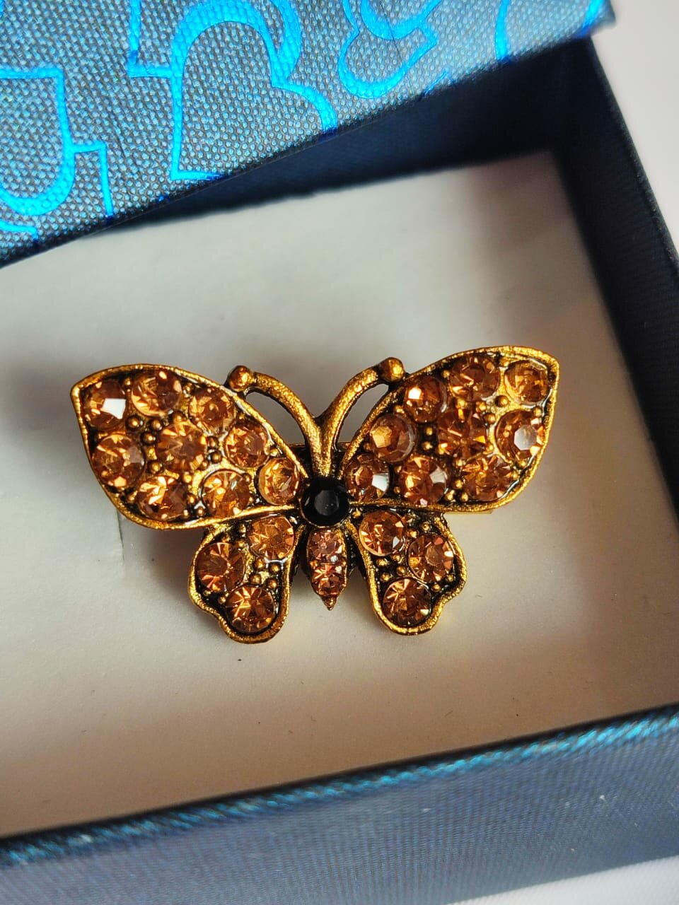 Брошь, стразы