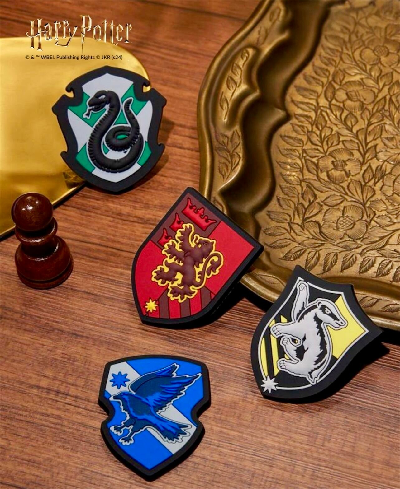 Гарри Поттер / Harry Potter Набор магнитов с гербами факультетов