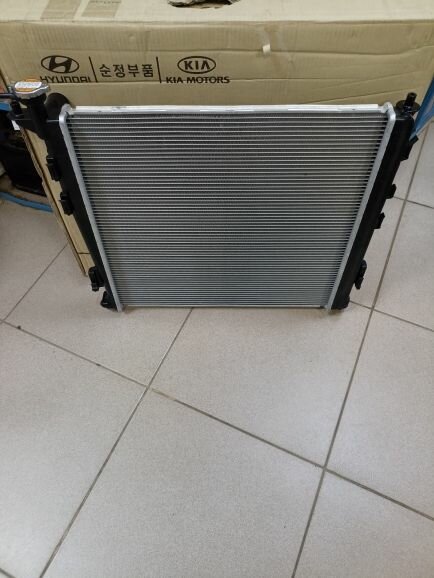 Радиатор охлаждения оригинал Hyundai 253102S000