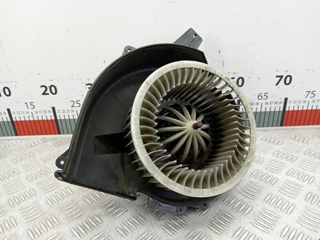 Моторчик печки (вентилятор отопителя) Volkswagen Polo 4 6Q1820015H арт. 2158948