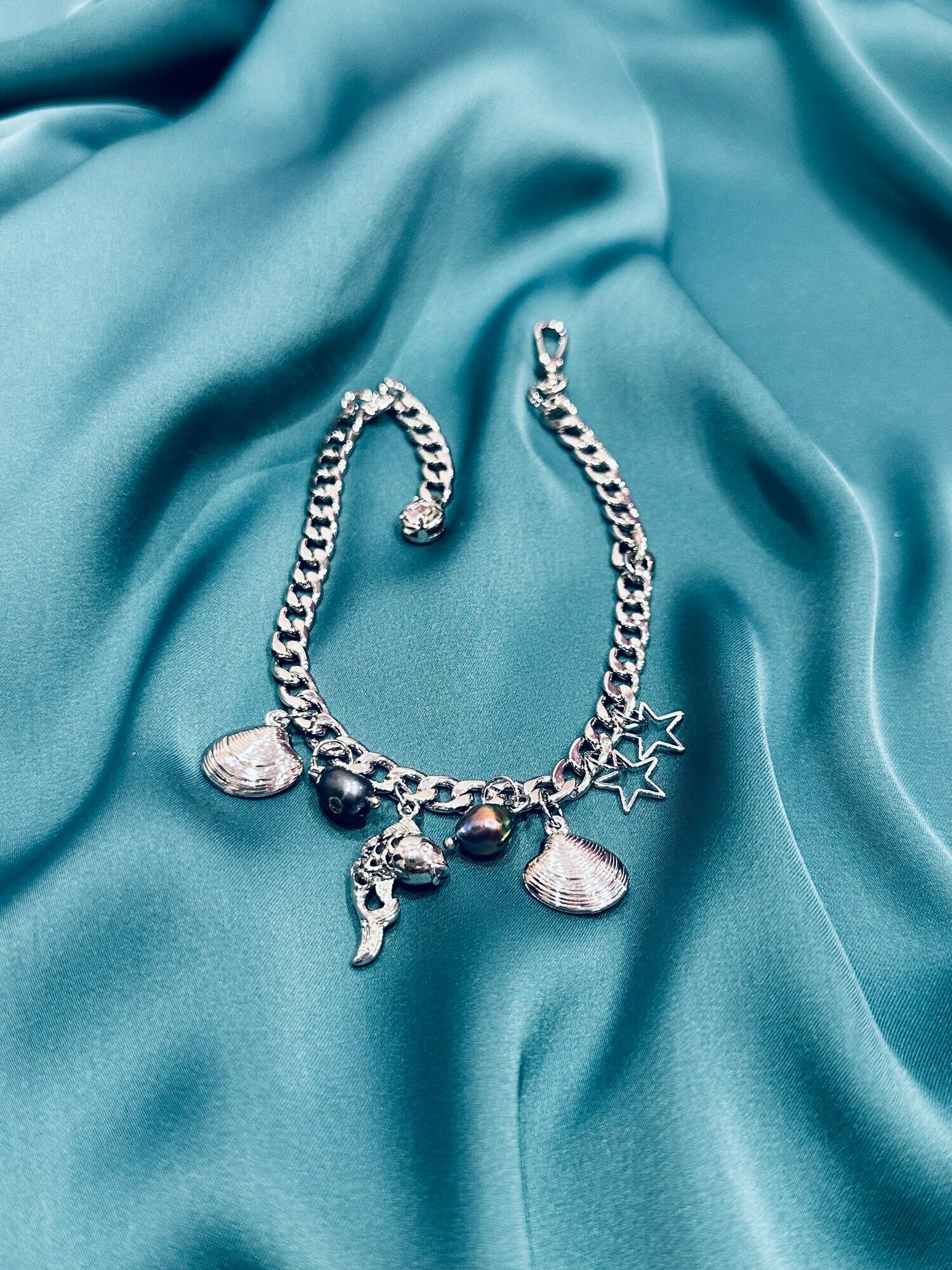 Браслет на ногу