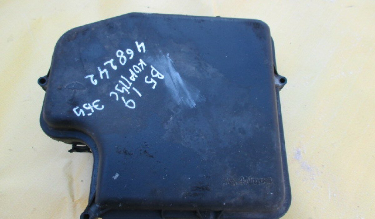 Корпус блока предохранителей Passat (B5) Volkswagen 8D1907355B