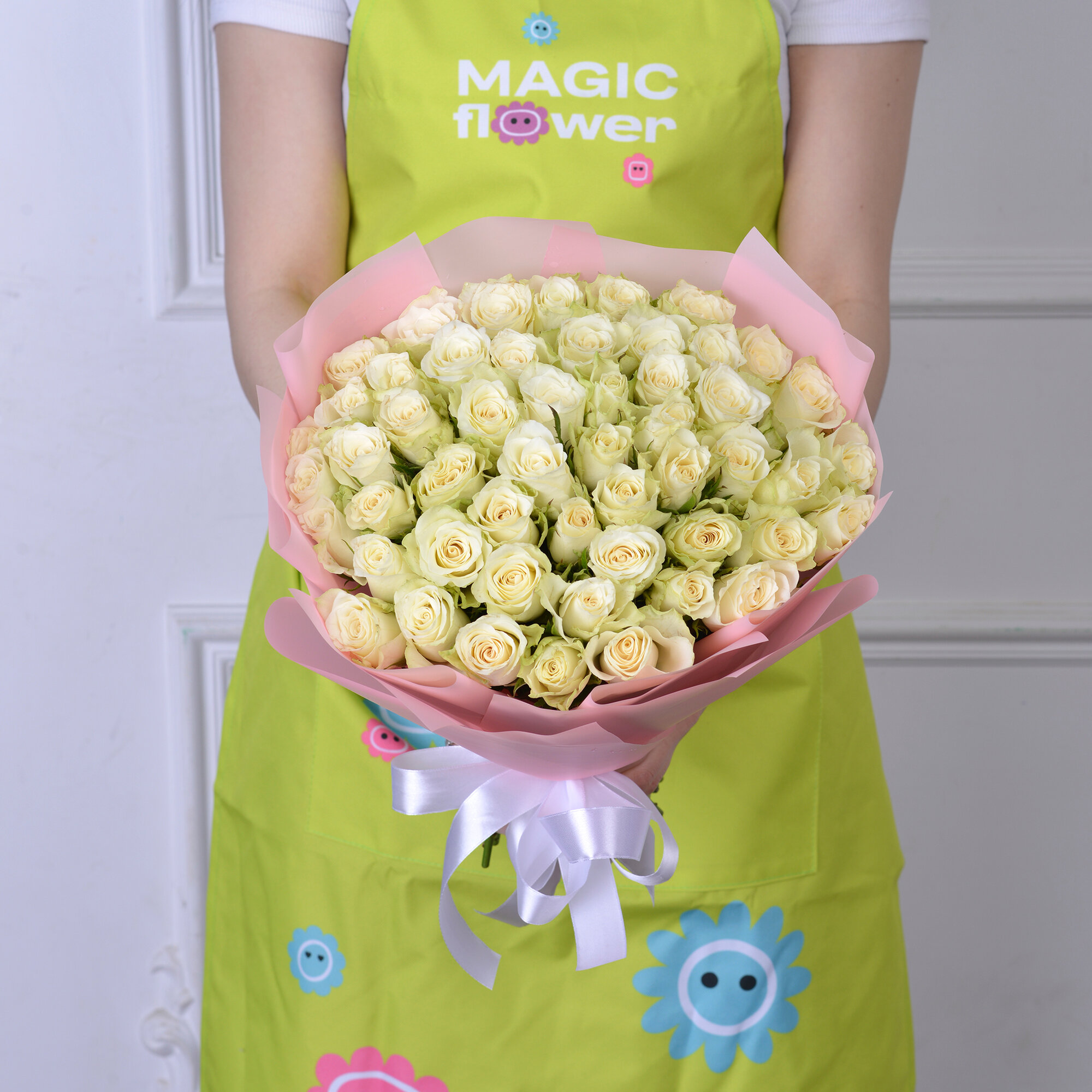 Монобукет Magical Flower, 51 белая роза, размер 40 см, высота 40 см