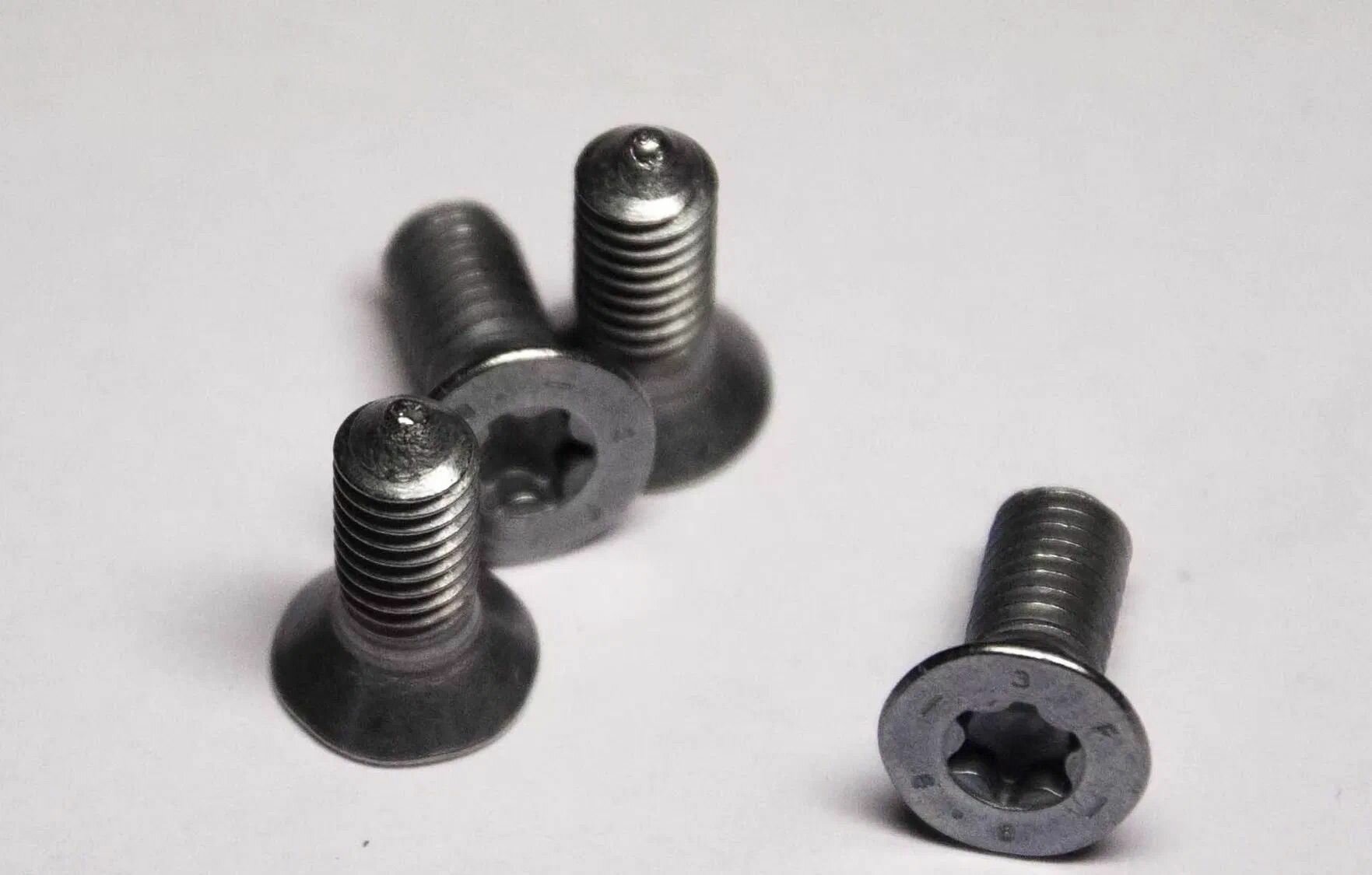 VAG N10648301 Болты крепления тормозного барабана М6*15 под TORX 2 шт