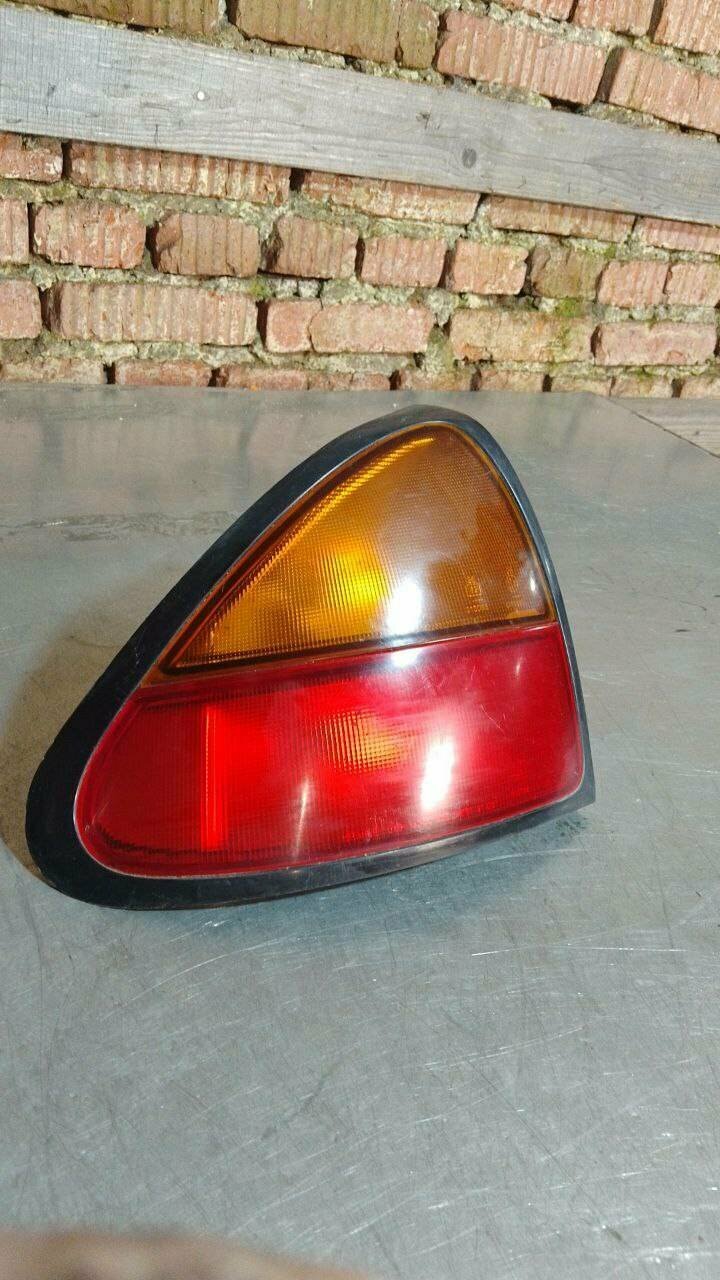 Фонарь задний левый Mazda 323 0431436L