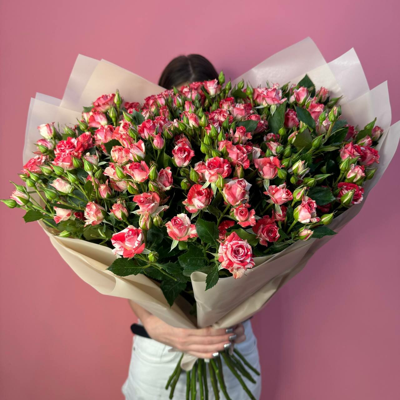 Букет из 25 кустовых роз Фаер Вокс