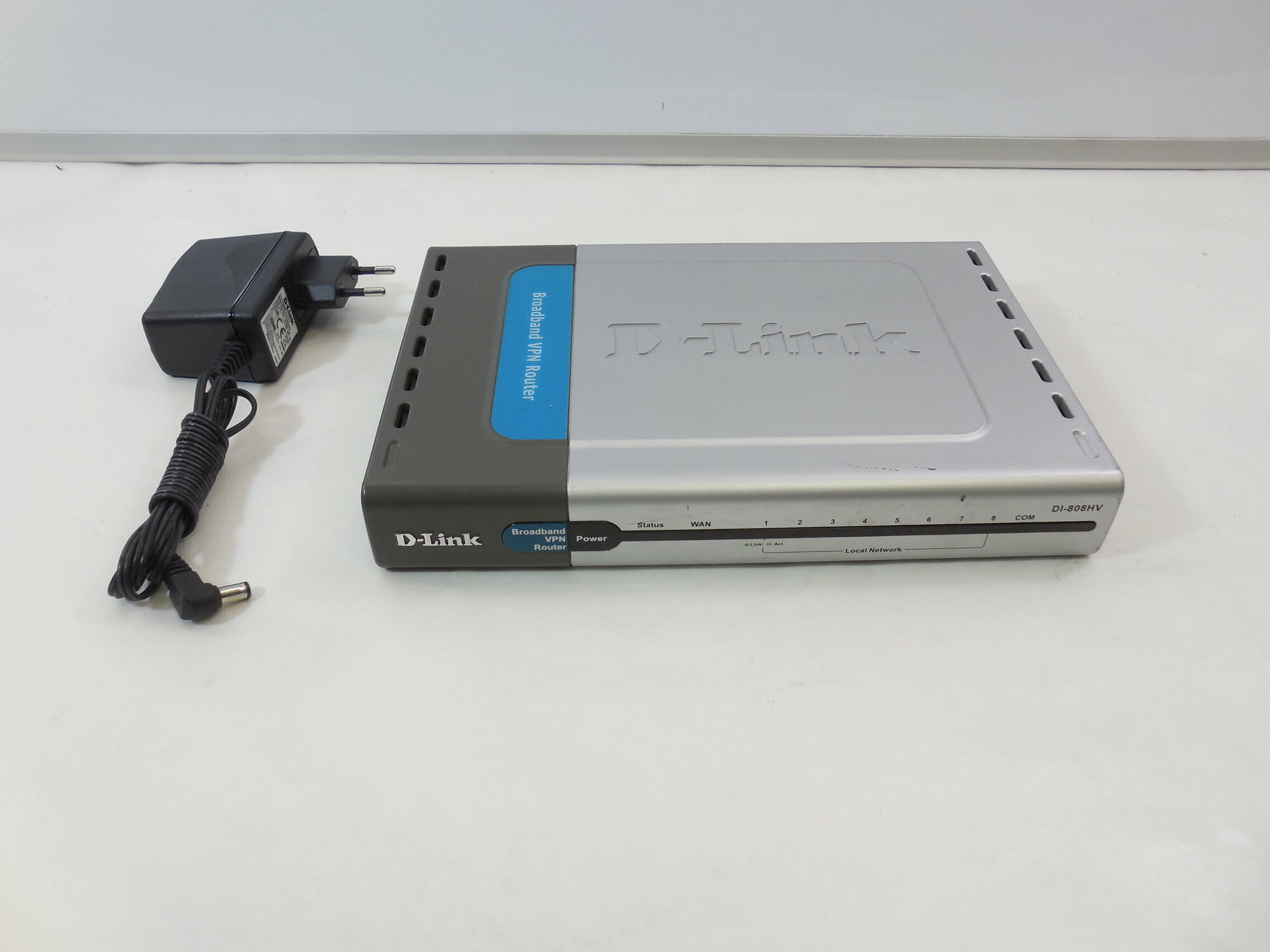 Маршрутизатор D-link DI-808HV, LAN количество портов 8 x Ethernet 10/100 Мбит/сек, управление Web-интерфейс, WAN-порт Ethernet